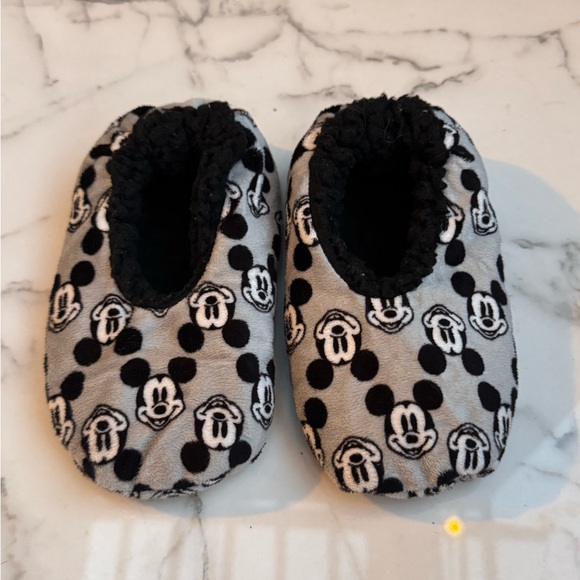 Disney | Shoes | 45 Little Kids 91 Disney Mickey Mouse Grippy Bottom ...